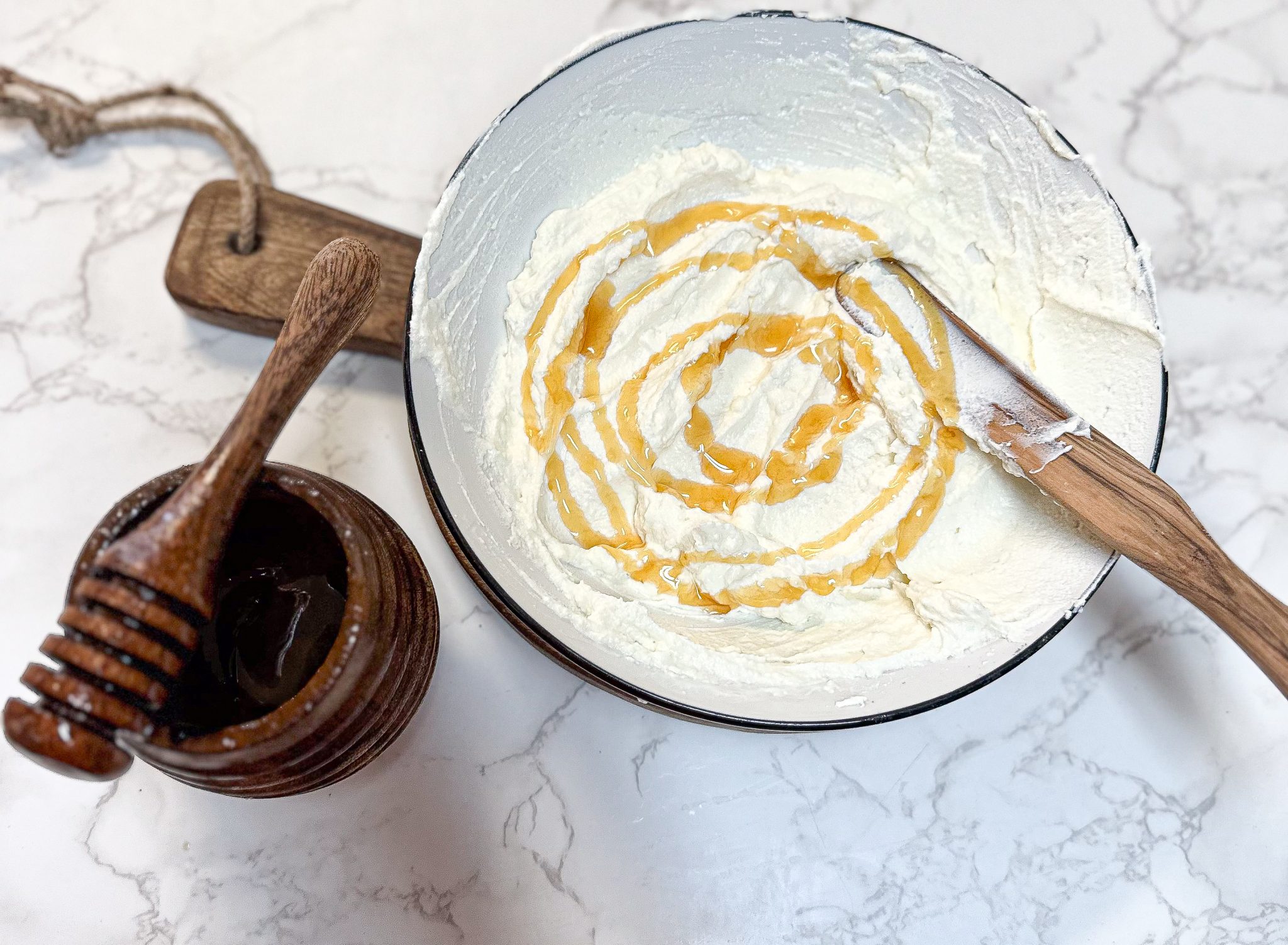 How to make raw milk Greek yogurt in the instant pot - lizasfarmhouse.com